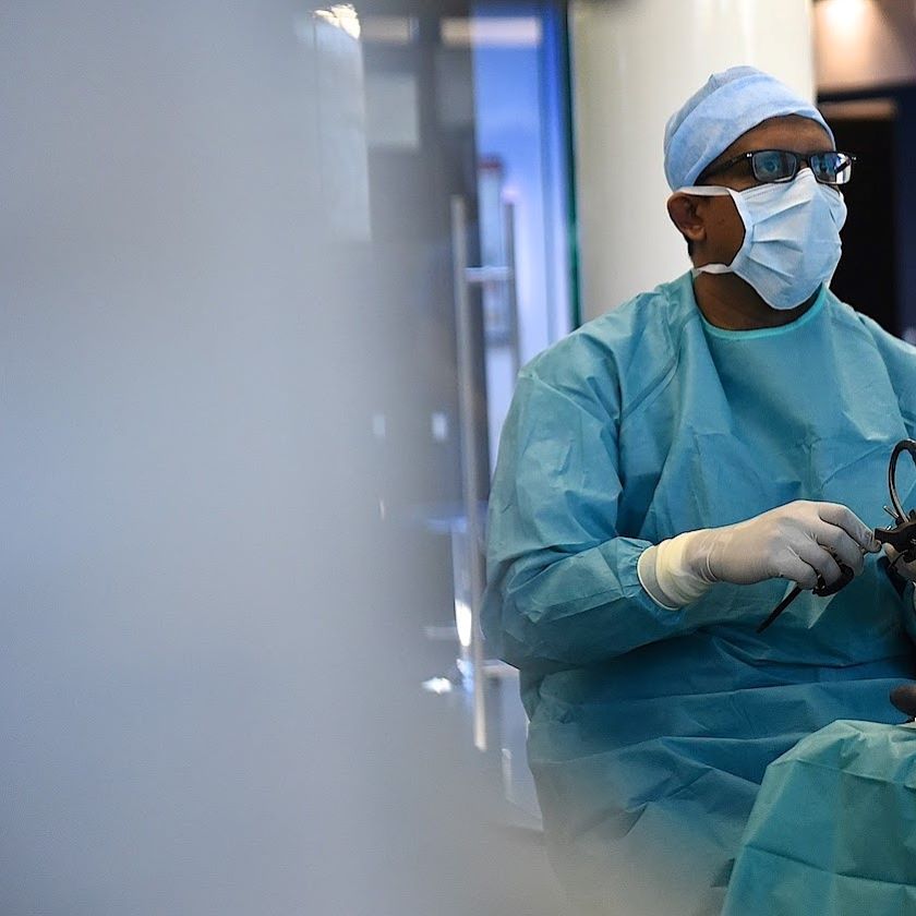 Dr Suren Naiken | Au coeur du combat - PEOPLE Magazine
