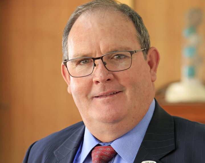 Jean-Philippe Lagane | La voix du Champ-de-Mars - PEOPLE Magazine